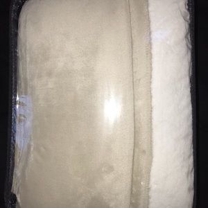 UGG | Bedding | Avalon Twin Ugg Comforter Unopened | Poshmark